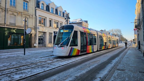 Neige et verglas : les transports Irigo et services municipaux ...